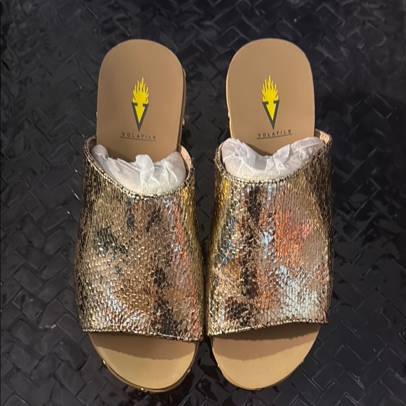 Volatile | Shoes | Volatile Metallic Gold Mules | Poshmark